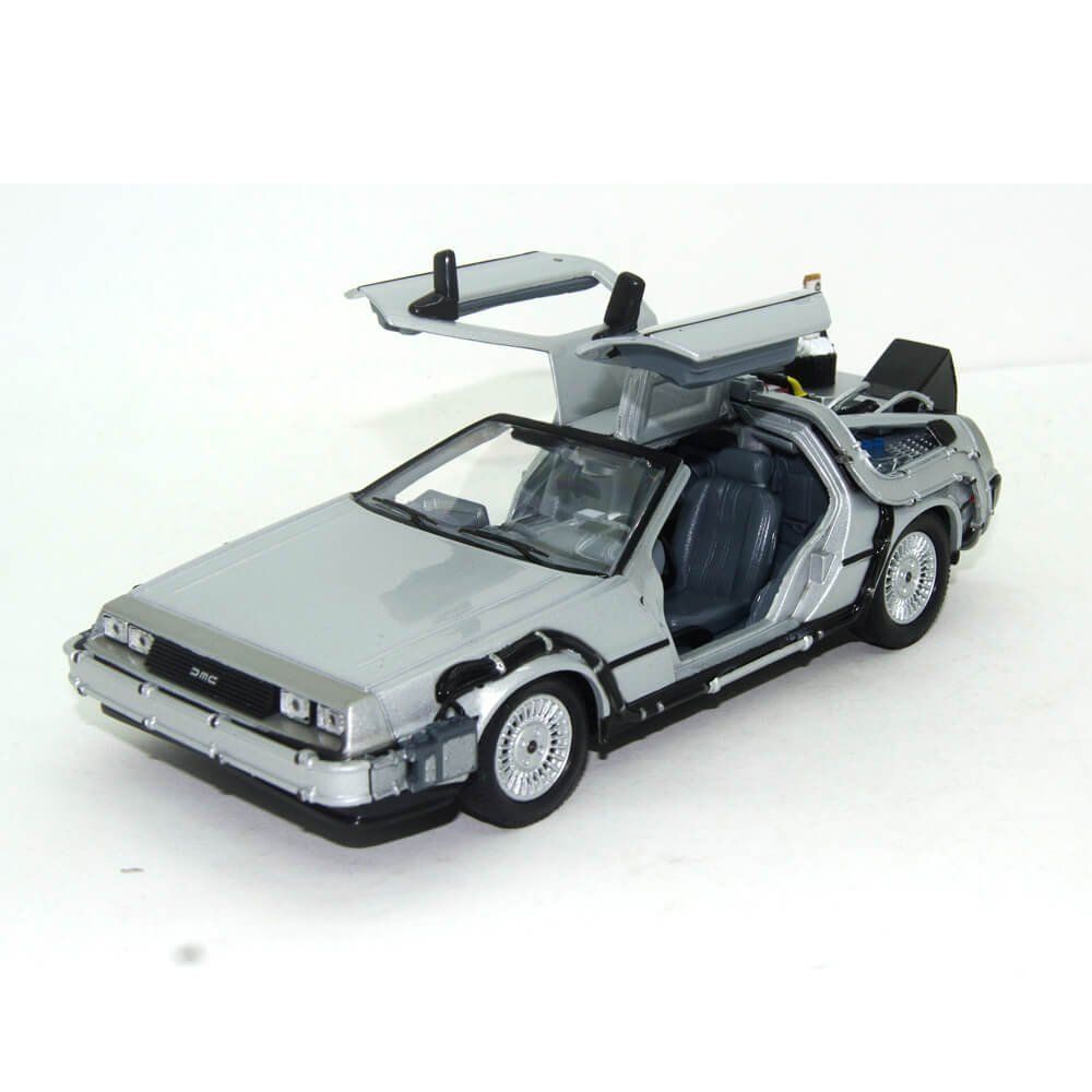 Коллекционная модель машины времени 1:24 "Делориан" BACK TO THE FUTURE ...