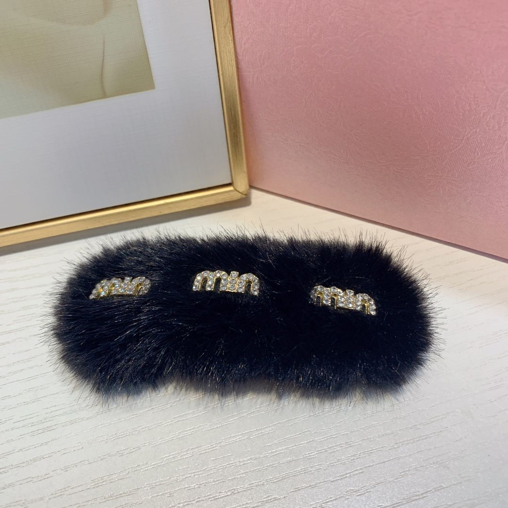 Заколка для волос Miu Miu купить с доставкой по выгодным ценам в интернет магазине Ozon