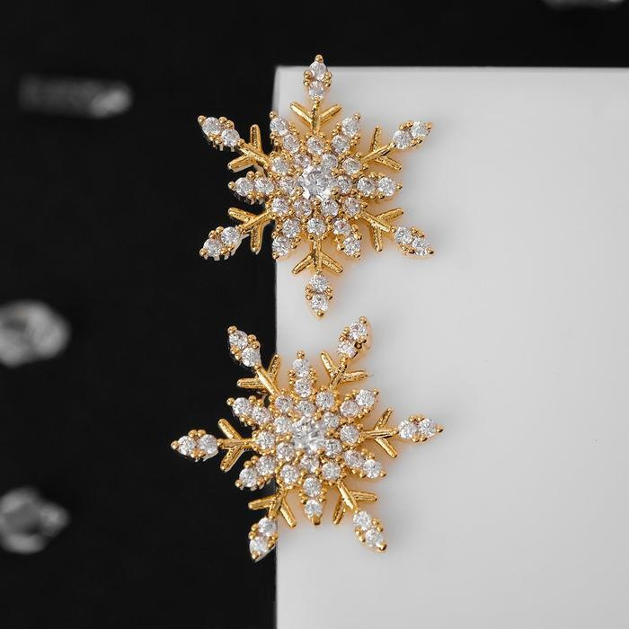 Серьги со стразами "Новогодние" снежинки прелесть, цвет белый в золоте ...