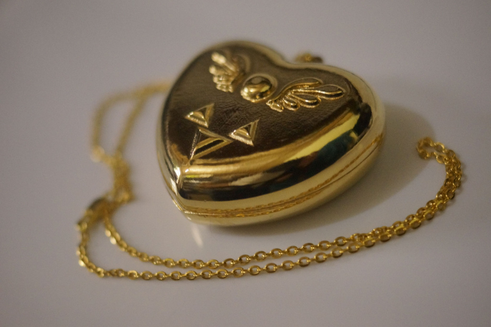 Музыкальная шкатулка медальон Undertale Heart Locket купить на OZON по ...