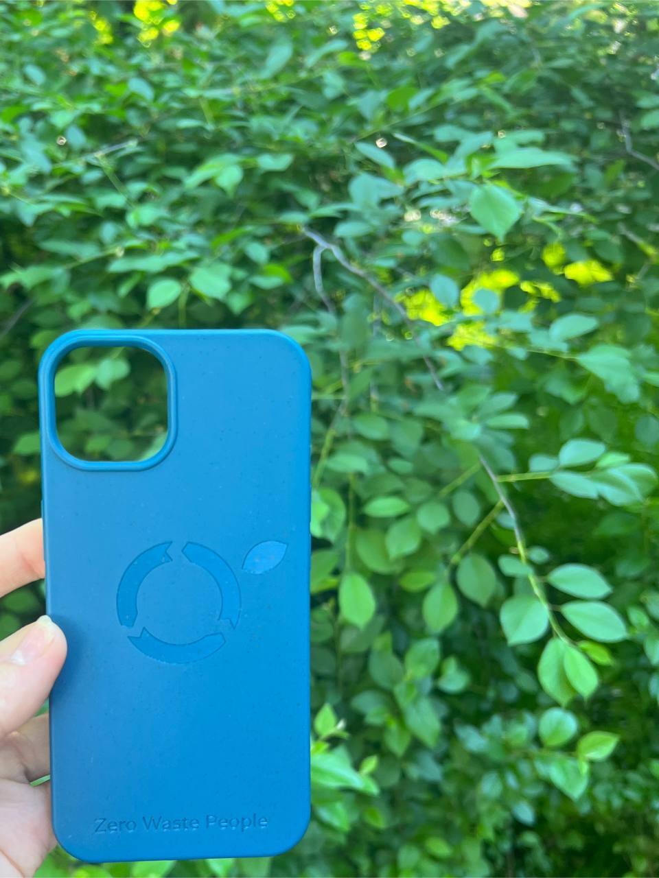 Биоразлагаемый чехол на iPhone 13 Zero Waste People Голубика купить на ...