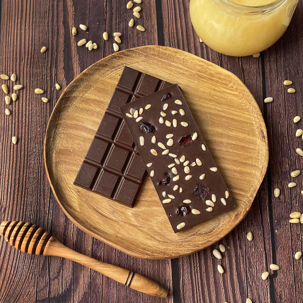 Молочный шоколад на меду с кедровым орехом и клюквой, 100 грамм, 2шт,50 ...