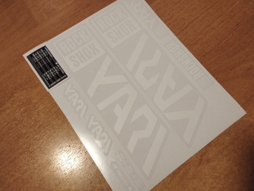 Наклейки rock shox yari белый матовый на глянце на вилку для велосипеда ...