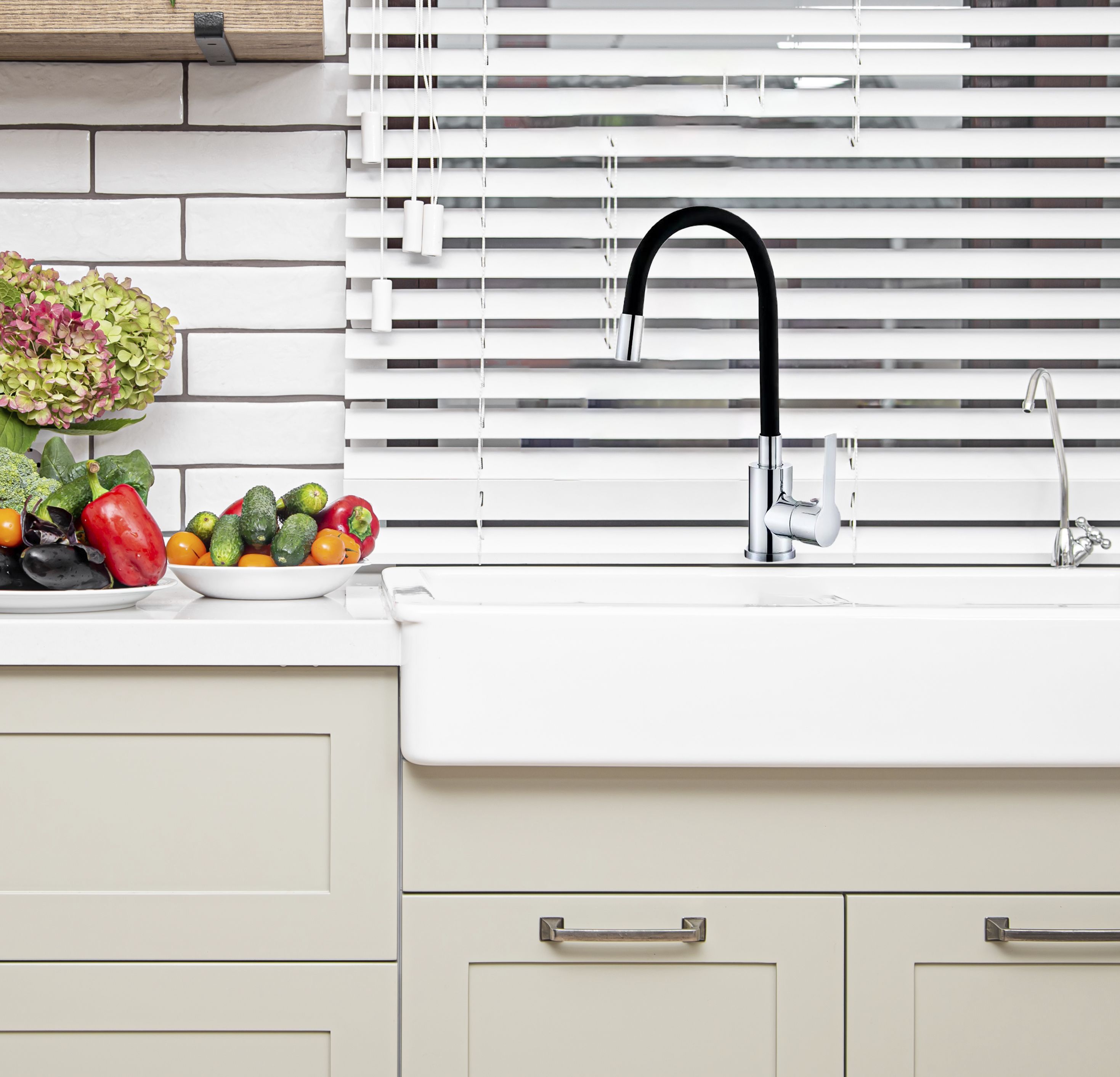 Смеситель Велес WF031 Цинк, Нержавеющая сталь Аэратор - купить по ...