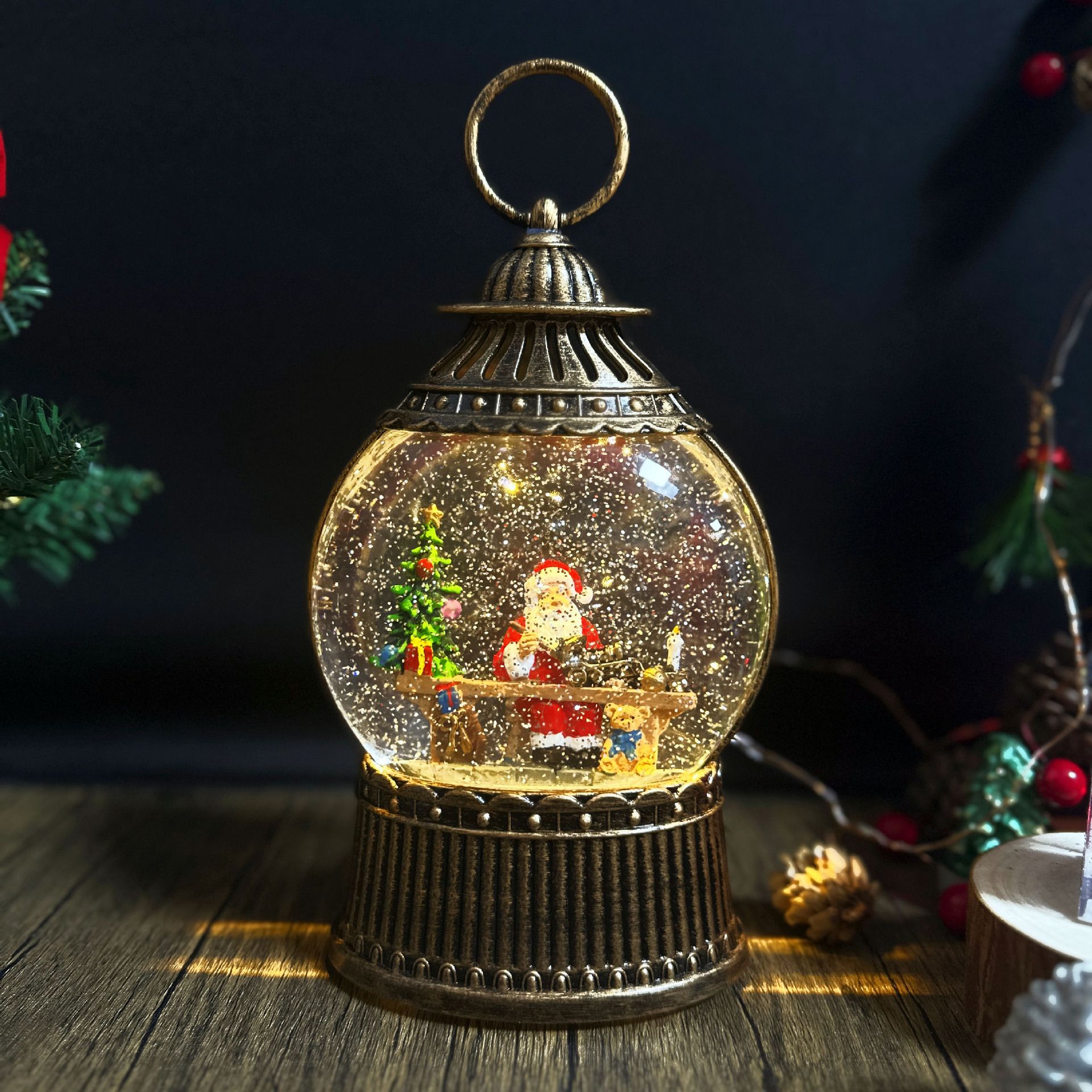 Снежный шар со снегом новогодний фонарь Санта готовит подарки с музыкой ...