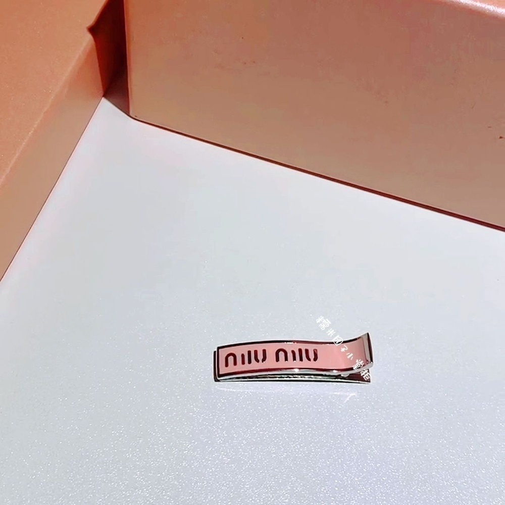 Заколка для волос Miu Miu купить с доставкой по выгодным ценам в интернет магазине Ozon