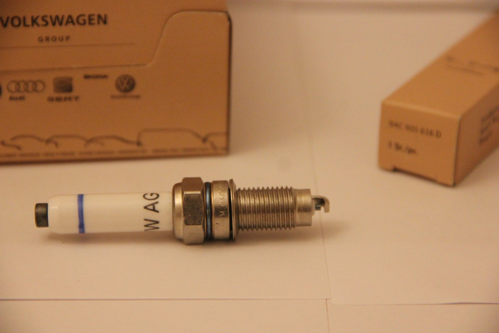 Комплект свечей зажигания VAG (VW/Audi/Skoda/Seat) 04C905616D - купить ...