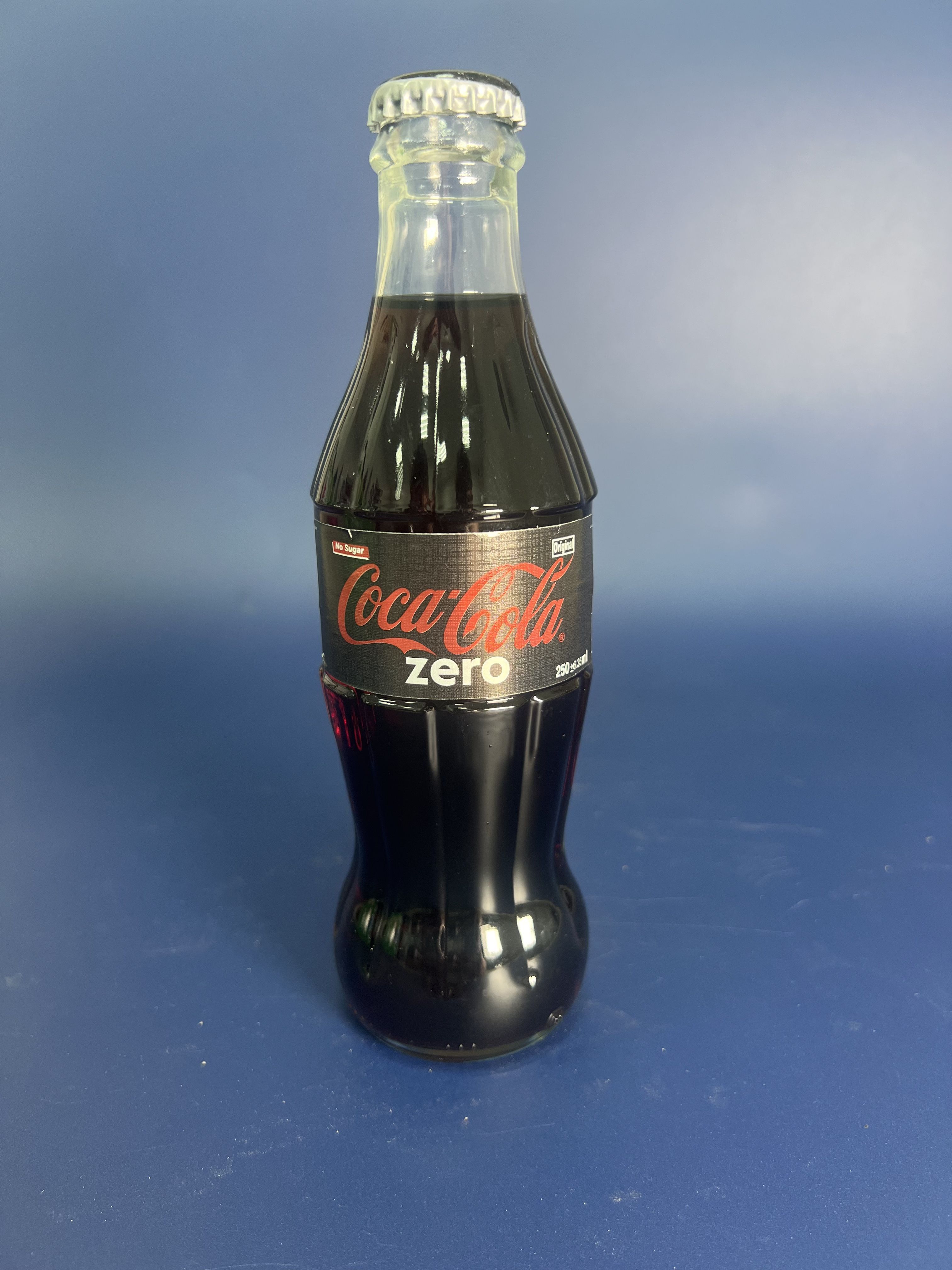 Газированный напиток Coca Cola Zero кока кола стекло зеро без сахара