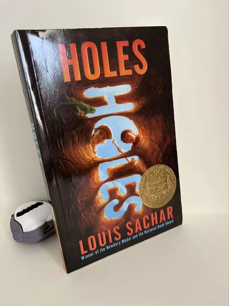 Holes Louis Sachar купить на OZON по низкой цене (1938331219)