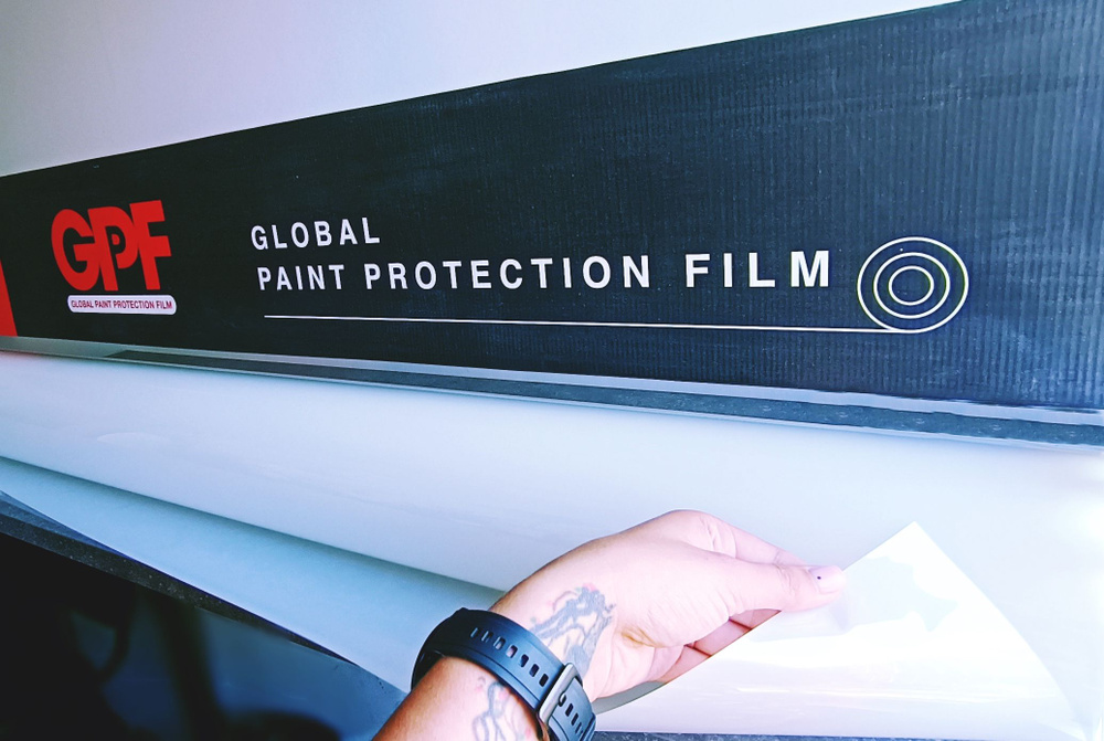 Антигравийная полиуретановая пленка для защиты фар, порогов и других ...