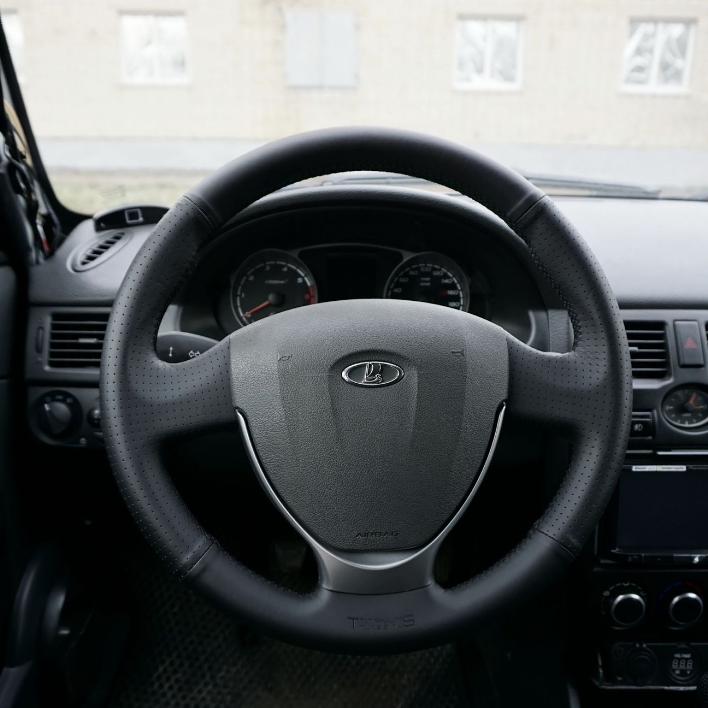 Оплетка на руль LADA Granta I (2011-н.в.), Priora I Рестайлинг (2013 ...
