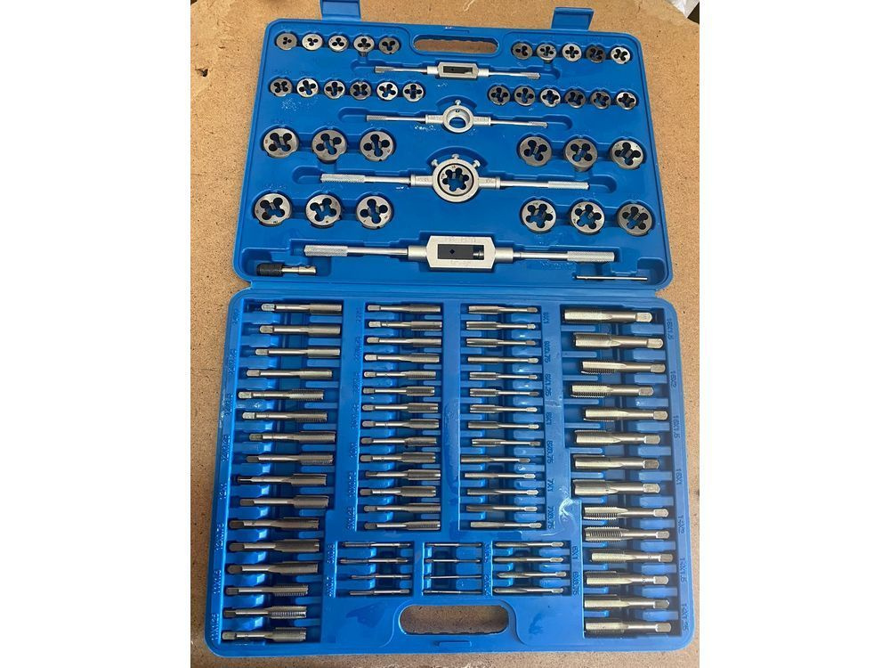 Набор метчиков и плашек 110 предметов в пластиковом кейсе купить на ...