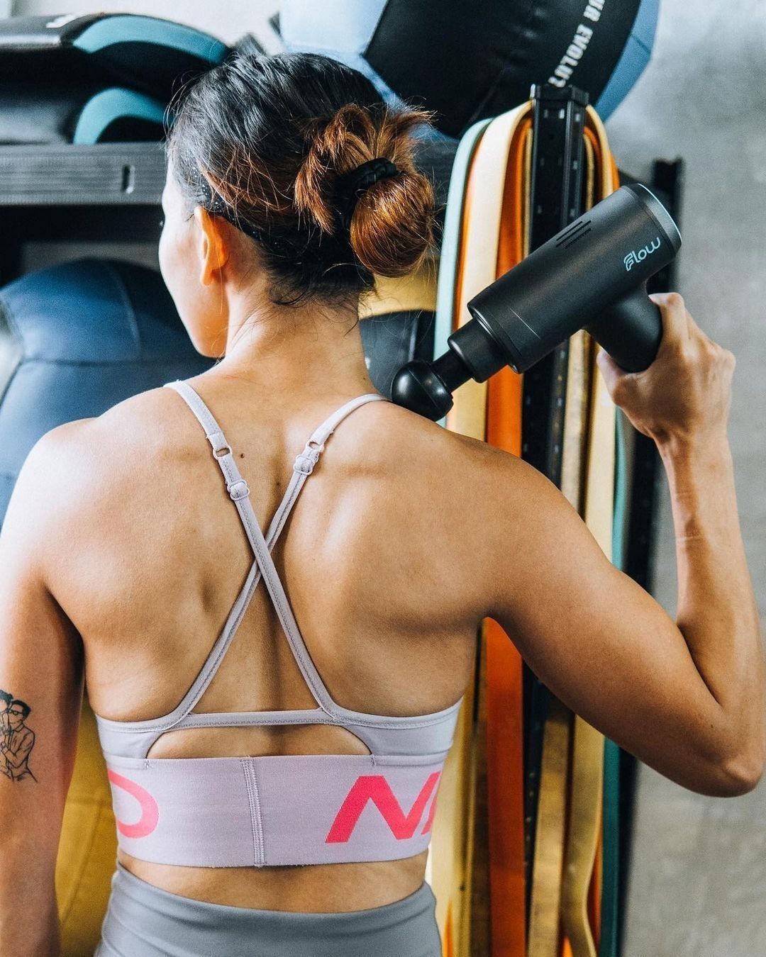 Перкуссионный массажер Flow MINI белый - купить с доставкой по выгодным ...