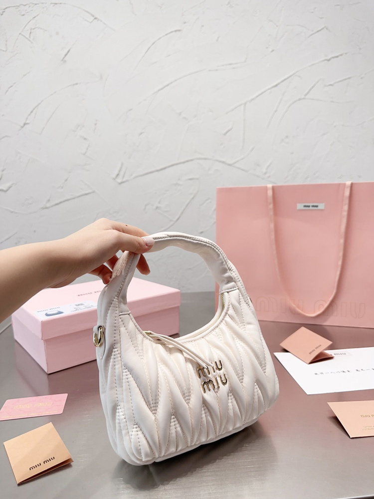 Miu Miu Сумка на плечо купить с доставкой по выгодным ценам в