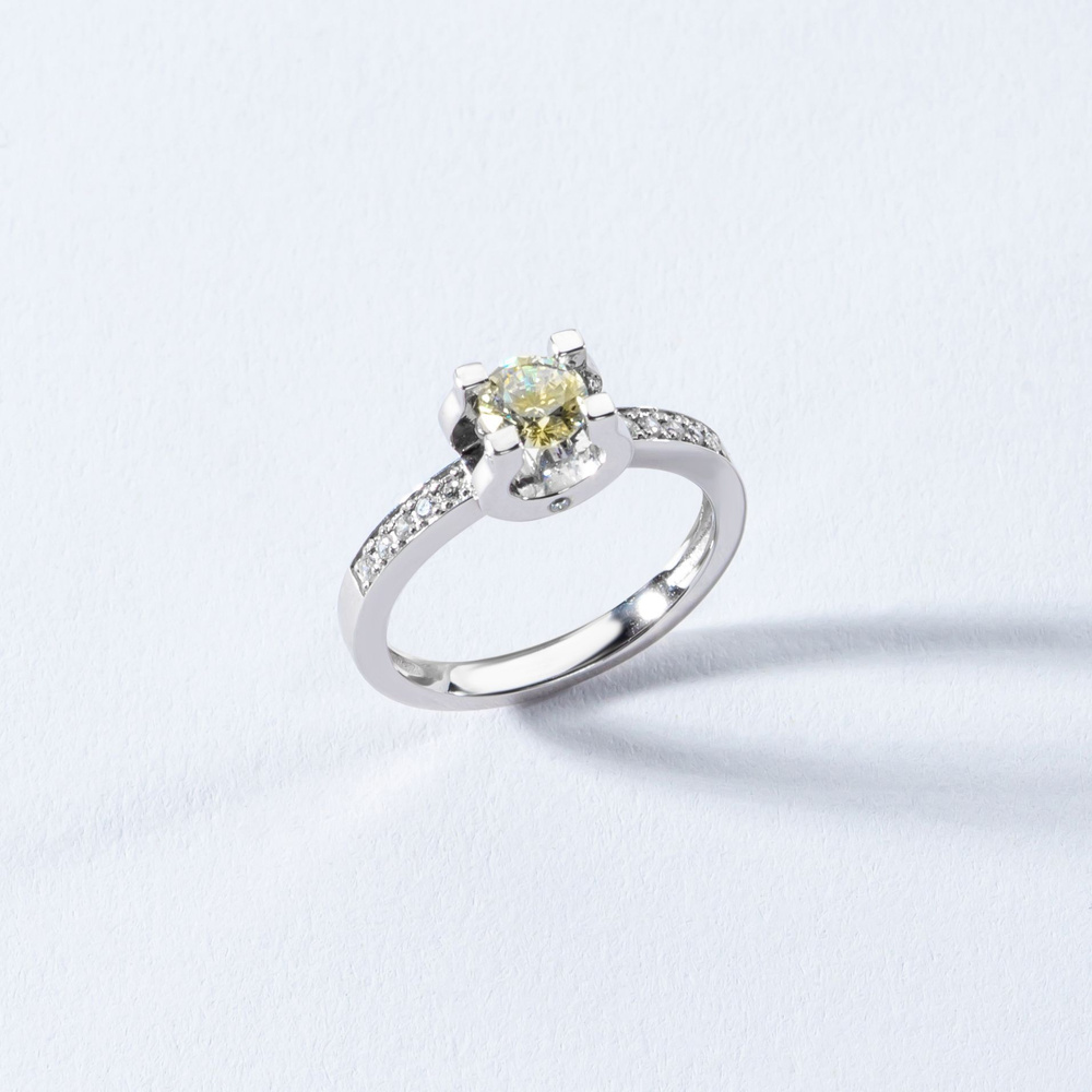 KAPLI jewelry кольцо с желтым бриллианитом и фианитами из серебра ...