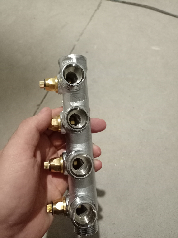 SMB-6850-343404 STOUT Коллектор хромир. 3/4", 4 отвода 3/4" с регулир.-отсечными клап ...