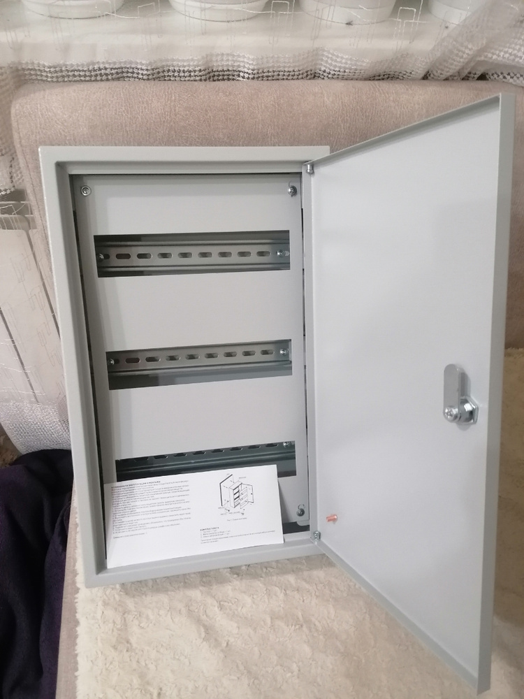 Щиток электрический металлический на 36 модулей (автоматов), под 3 DIN-рейки (в комплект не ...