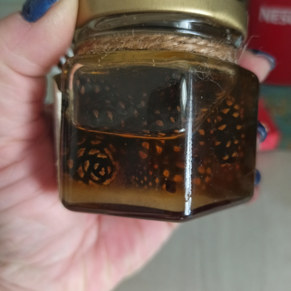 Сосновая шишка в меду, мед натуральный с шишками, цукаты из шишек ...