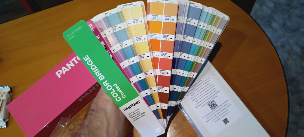 Каталог цветов PANTONE COLOR BRIDGE GUIDE SET COATED & UNCOATED ...