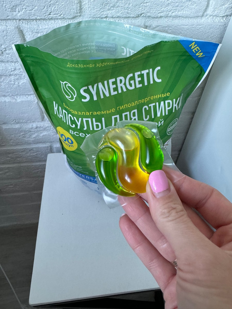 Капсулы для стирки SYNERGETIC UNIVERSAL, 100 шт, формула защиты цвета, против пятен ...