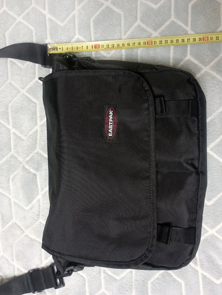 Сумка мессенджер на плечо Eastpak Jr Dark Eyes 11,5л купить на OZON по ...