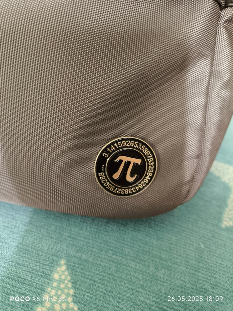 Значок металлический, пин на рюкзак, одежду для студента и школьника Pygen "Шапочка выпускника ...