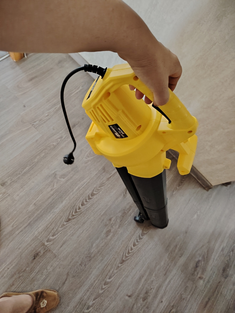 Воздуходувка электрическая Huter EB-3000 (3000 Вт, 890 м3/ч, обдув / всасывание и измельчение ...