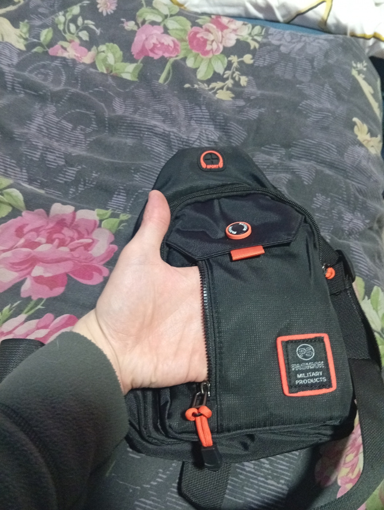 Сумка через плечо. Сумка кросс боди на плечо с ремнём и рукояткой для переноски. Черно-зелёная ...