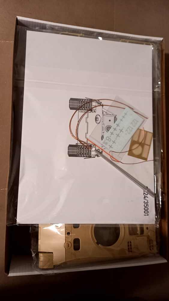 TAKOM 2196 1/35 Sd.Kfz.181 Pz.Kpfw.VI Ausf.E Tiger 1 Раннее ...