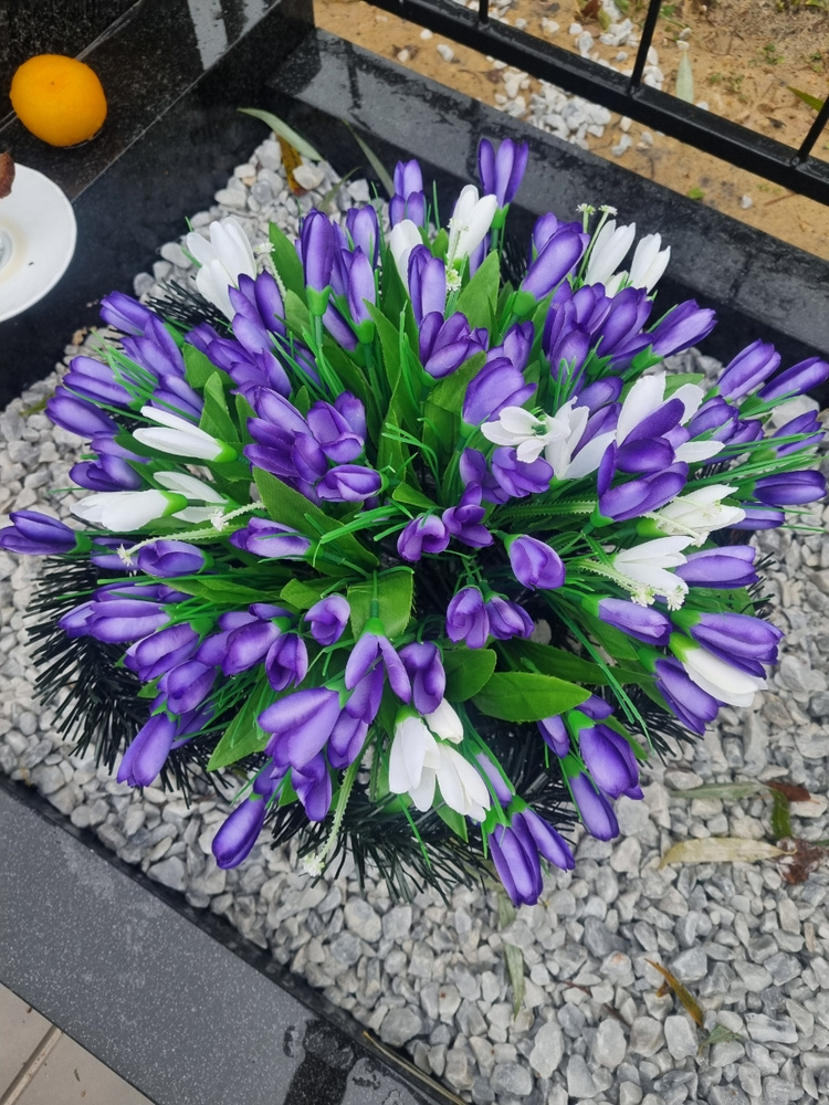 Корзина ритуальная из искусcтвенных цветов "Крокус Фисташка", Цветы искусственные на кладбище ...