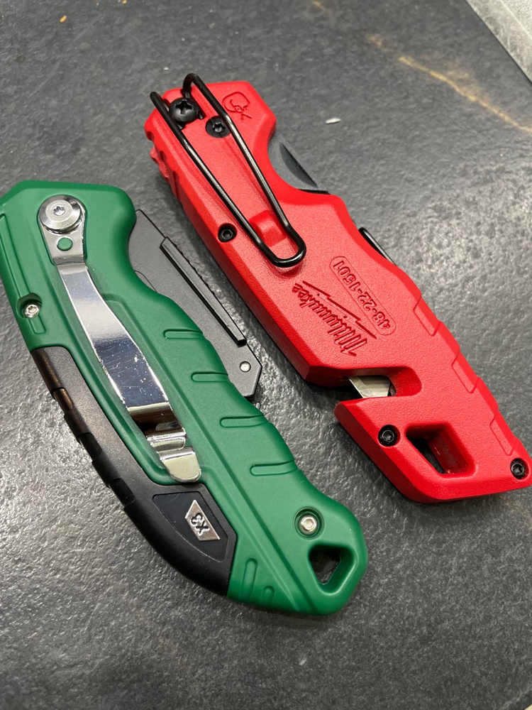 Нож канцелярский складной / Строительный / Для гипсокартона LAOA (2 свободных лезвия с черными ...