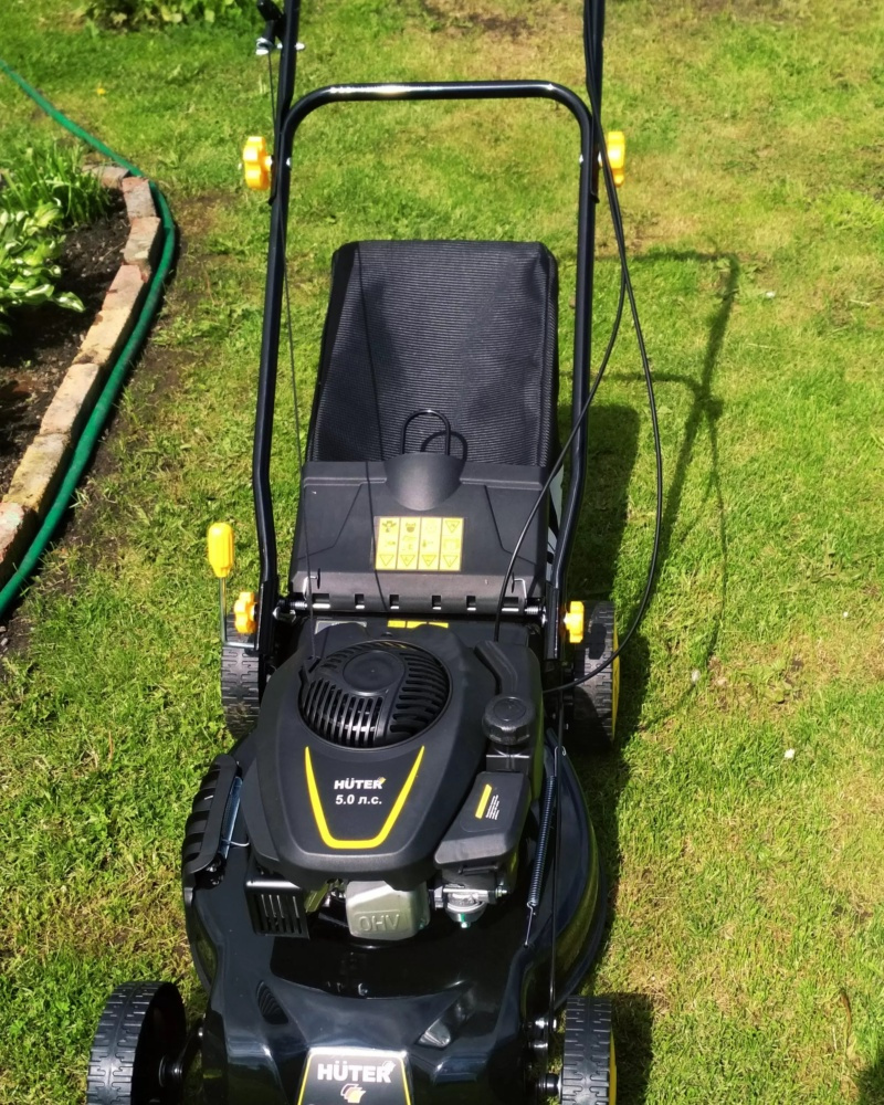 Газонокосилка бензиновая самоходная, мощная 6 л.с., с травосборником и мульчированием HUTER GLM ...
