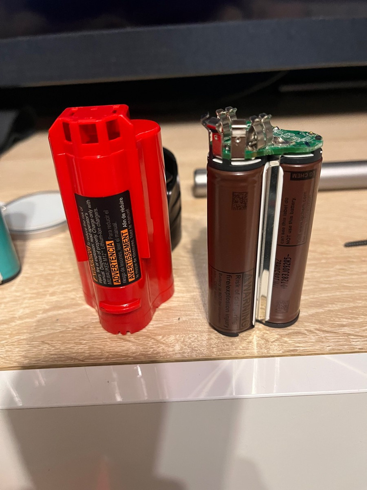 Milwaukee M12 Высокоэнергетическая красная литиевая батарея 2,5 Ач, HB2 ...