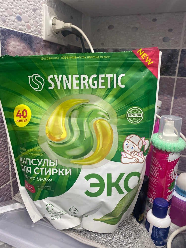 Капсулы для стирки SYNERGETIC COLOR (100 штук), формула защиты цвета, против пятен ...