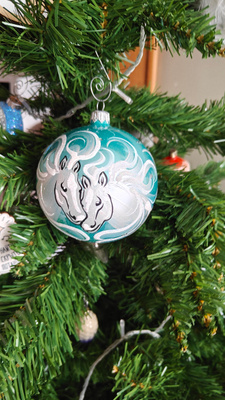 Шар на елку стеклянный БИРЮСИНКА Северянка Сине-белый в подарочной ...