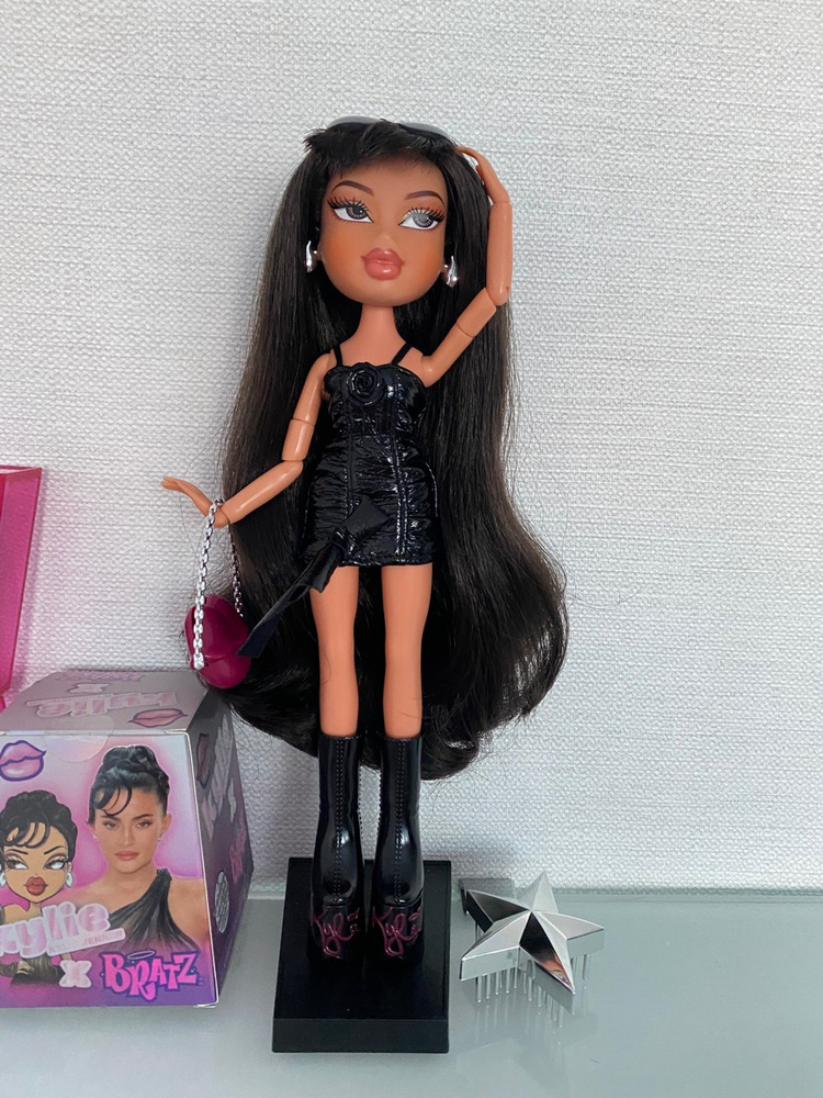 Братц Кукла коллекционная Кароль Джи Селебрити с аксессуарами Bratz купить на OZON по низкой ...