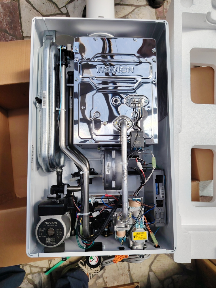 Газовый котел Navien Deluxe C -24k двухконтурный турбированный ...