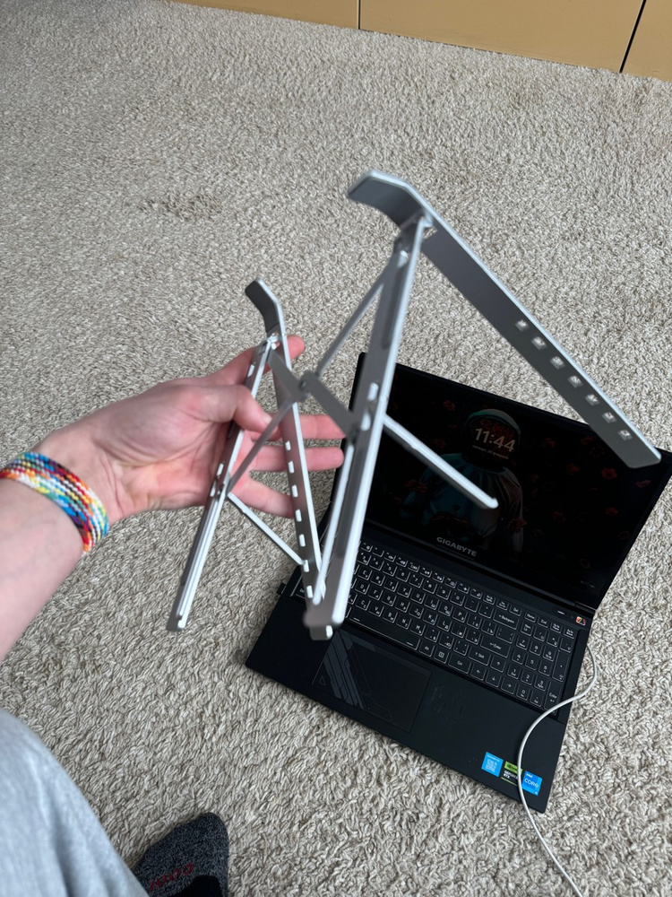 Подставка для ноутбука складная металлическая купить на OZON по низкой цене (1864456655)