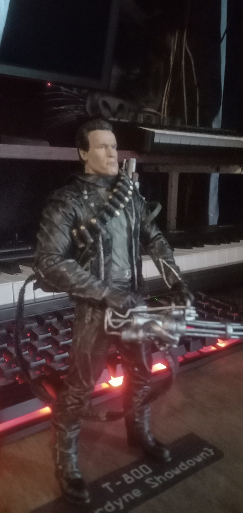Фигурка Терминатор 2 - Pescadero Escape Terminator Т-800 (18см) Шварц ...