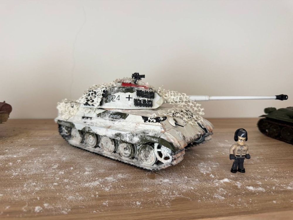 Takom 2178 модель танка King Tiger: башня Porsche, пушка 105мм KwK46L ...