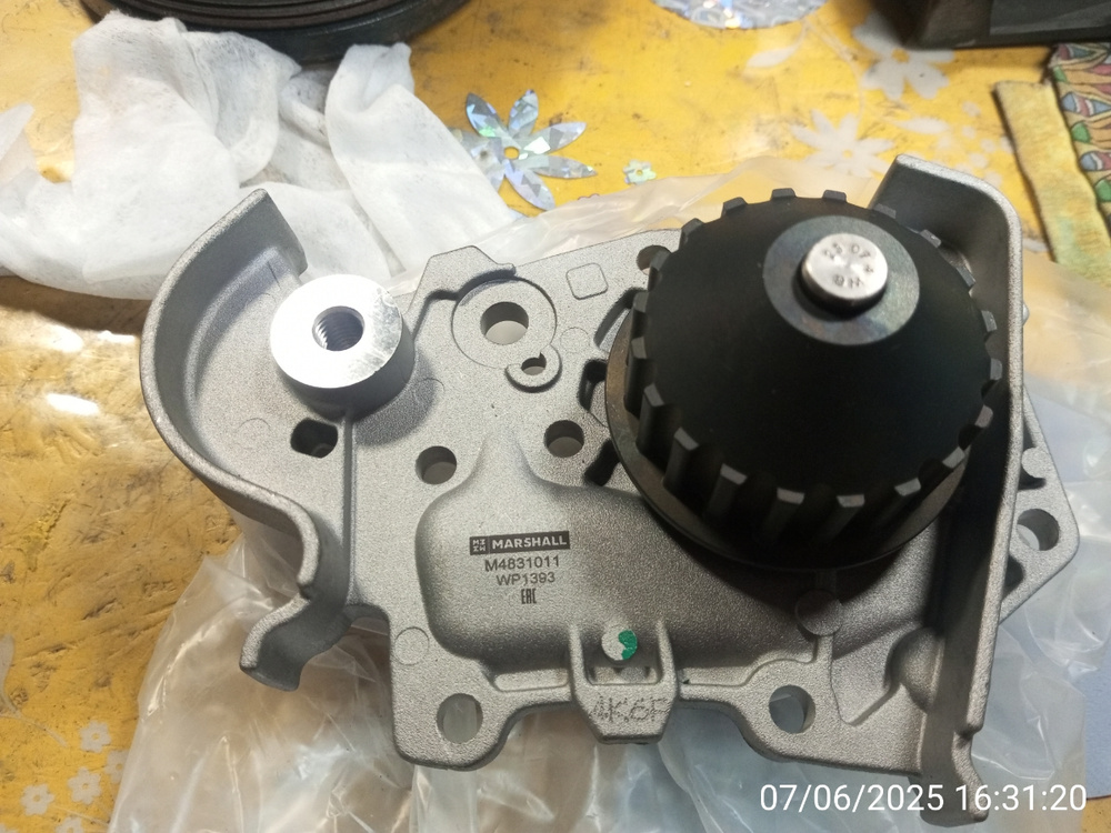 Помпа lada largus 8v 12-, renault logan 04-, symbol 01-, megane 95- 8v marshall MARSHALL ...