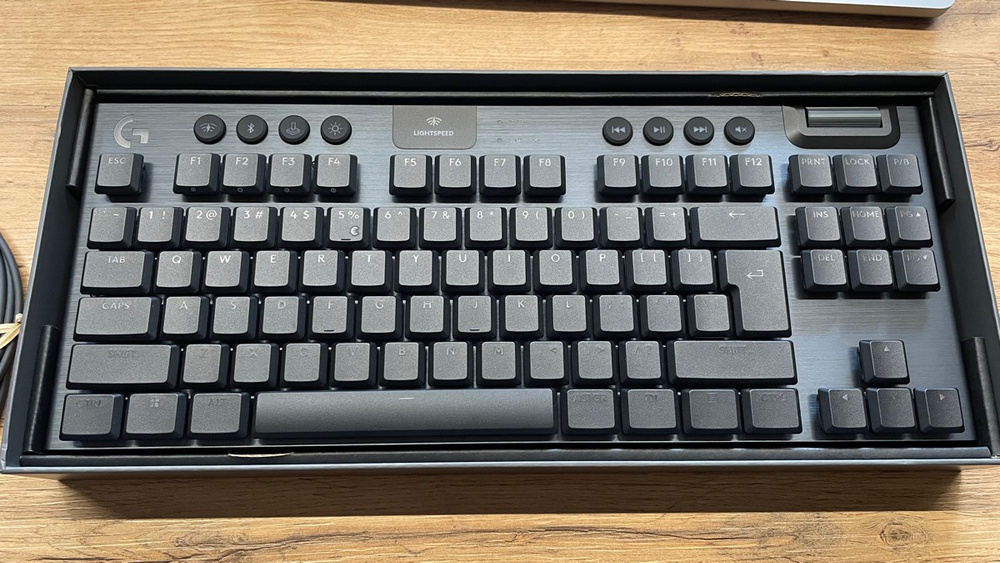 Logitech G G915 X LIGHTSPEED TKL Blue switch Беспроводная механическая ...