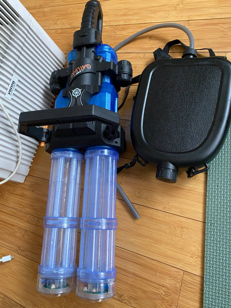 Игрушечный водный пистолет/ Ричард Дж. Гатлинг (1818-1903), изобретатель пистолета Гатлинга ...