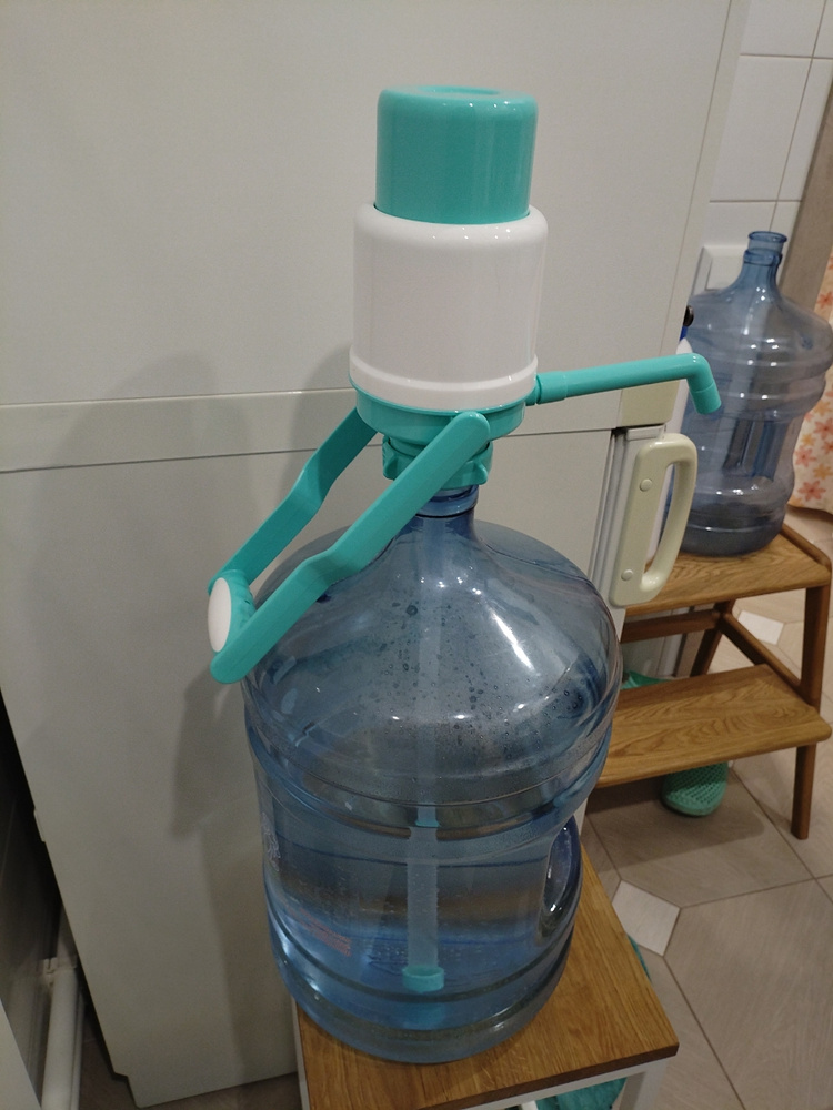 Ручная механическая помпа с ручкой для бутыли 19 литров. Бирюзовая купить на OZON по низкой цене ...