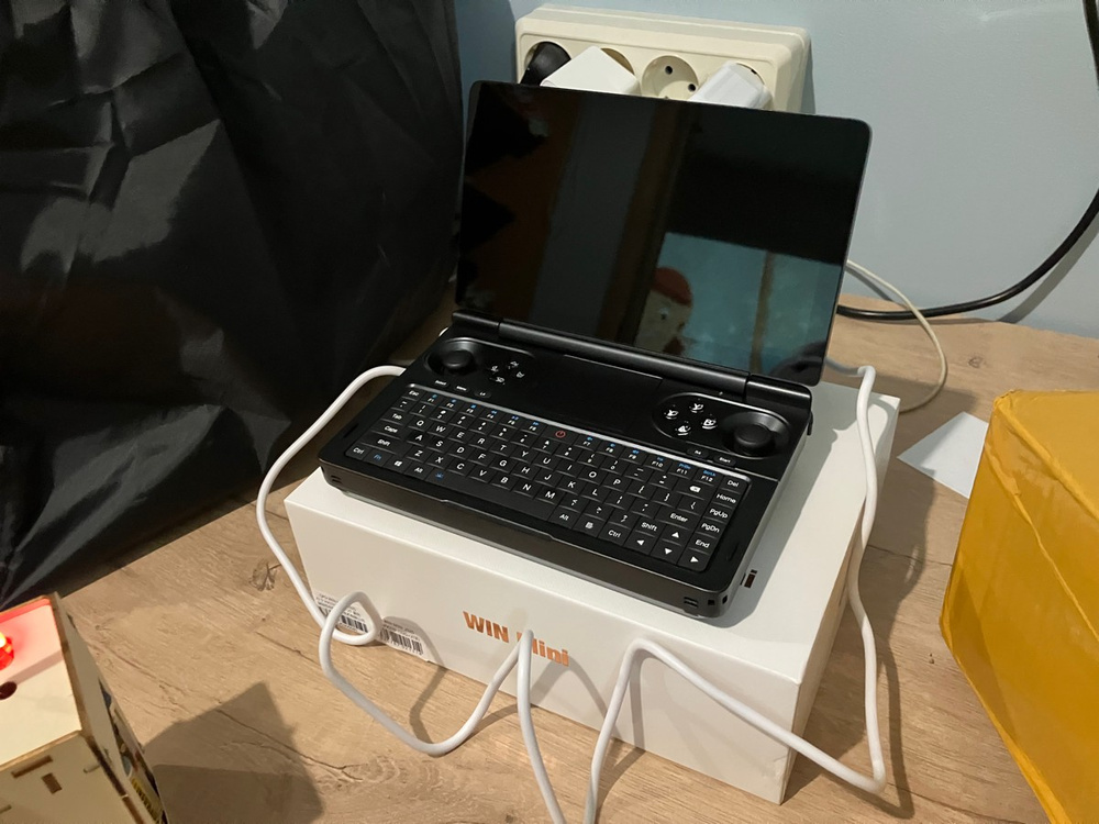 2 отзыв на GPD Gamepad Digital WIN MINI 2025 Игровой ноутбук 7", AMD ...