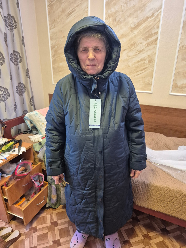 Пальто Женский Amalia Капюшон, Карманы черный без воротника Полиэстер Длинный Синтепон, размер ...