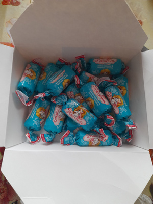Детские конфеты в коробке, пралине из сгущеных сливок и мягкой карамели ...