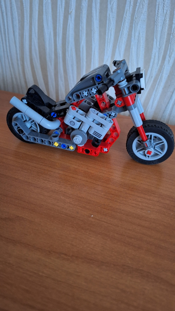 Конструктор LEGO Technic Ferrari Daytona SP3, 3778 деталей, возраст от ...