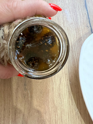 Сосновая шишка в меду, мед натуральный с шишками, цукаты из шишек ...