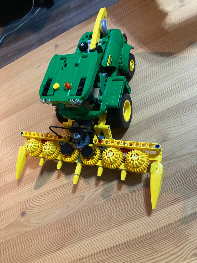 Конструктор LEGO® Technic Электрический мусоровоз Mack® LR, 503 деталей ...